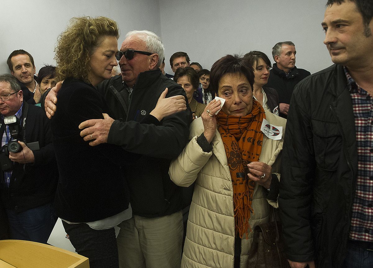 «Inposizioei» aurre egiteko eskatu die Mungiako alkate ohiak abertzale ...