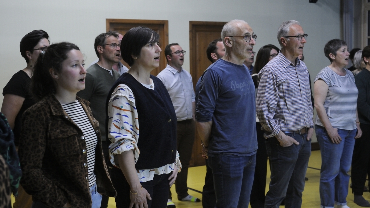 Pastoraletako kantuei beste bizi bat emanen diete