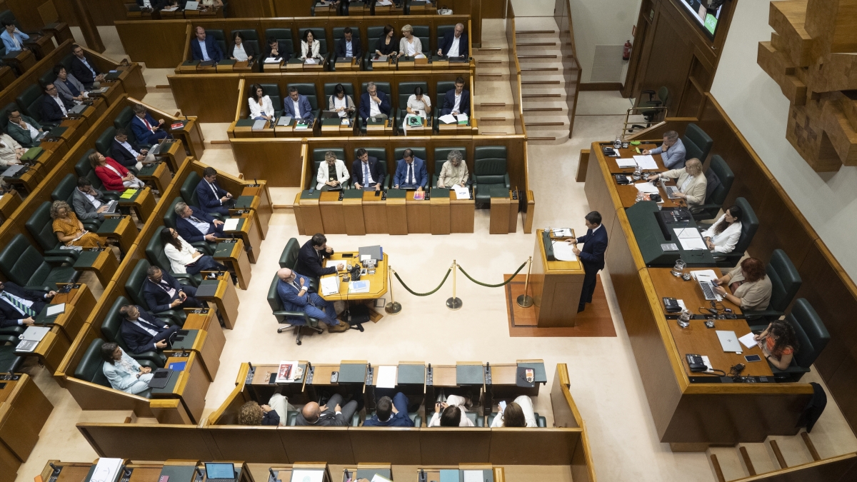 Zuzenbide parlamentarioa izanen dute hizpide gaur eta bihar Eusko ...