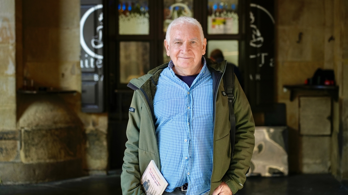 Simon Gandariasen bertsoak anonimatutik atera ditu Joseba Sarrionandiak