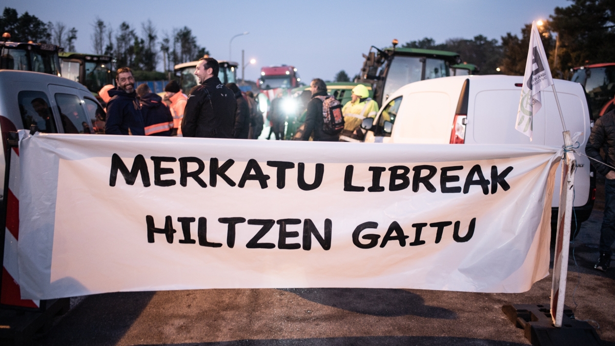 A63 autobidea desblokeatu berritan, ELBko laborariek Baionako portua ...