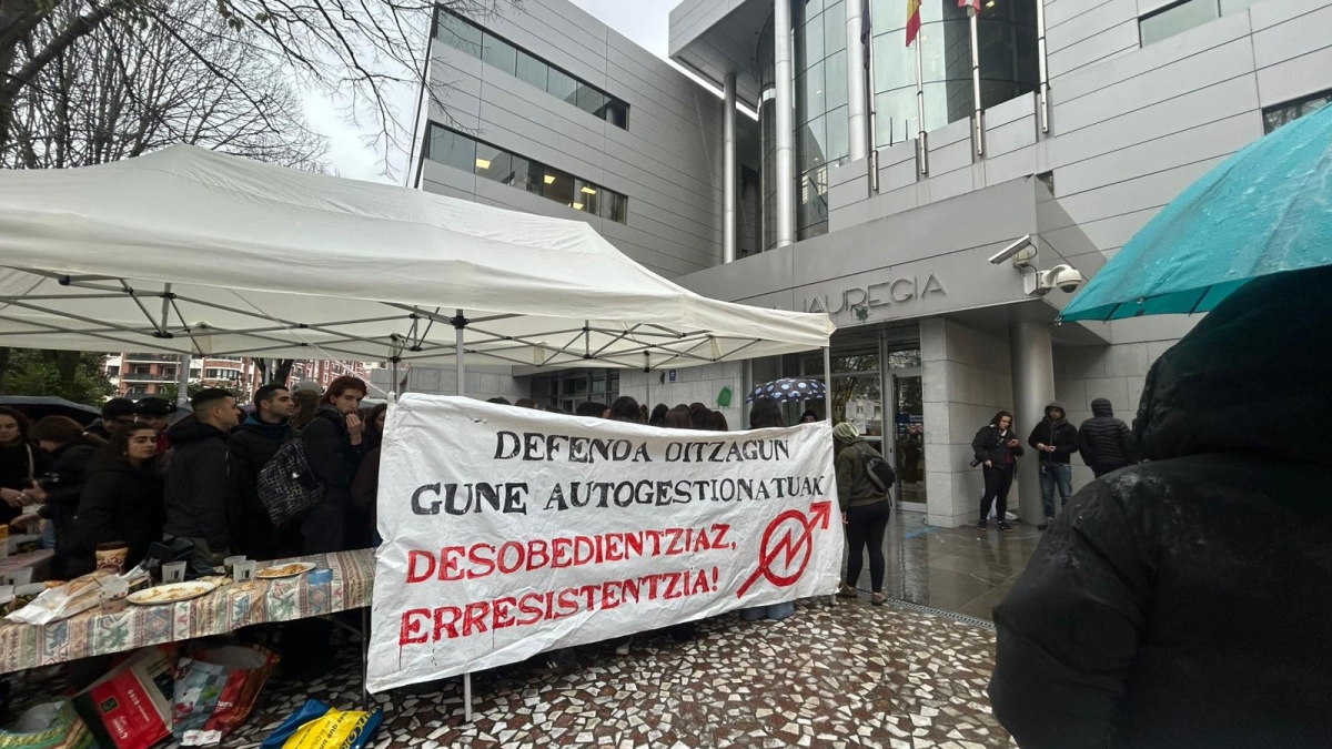 Kiñu gaztetxearen kontrako epaiketa bertan behera utzi dute